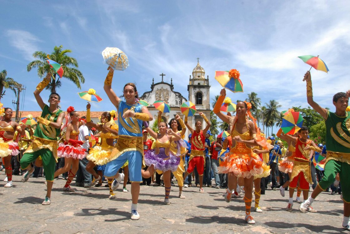 Carnaval de Recife: Frevo, Samba, Maracatu e Mangue